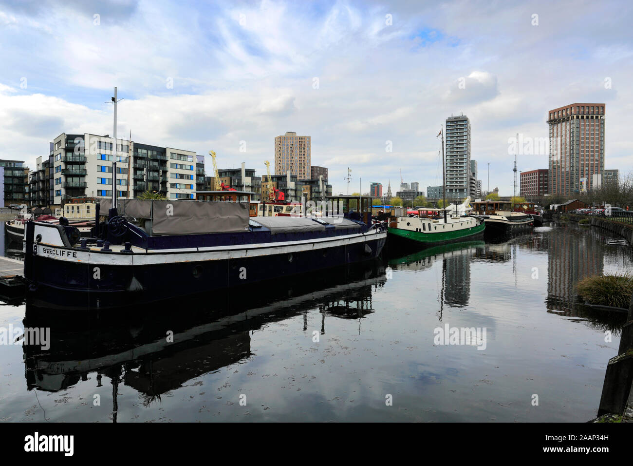Boats in Poplar dock, North Bank river Thames, London City, England, UK ...