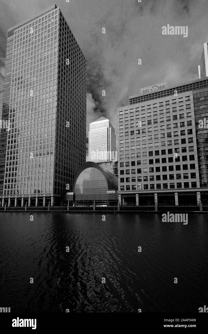 Skyscrapers in One Canada Square, Canary Wharf, Borough of Tower ...