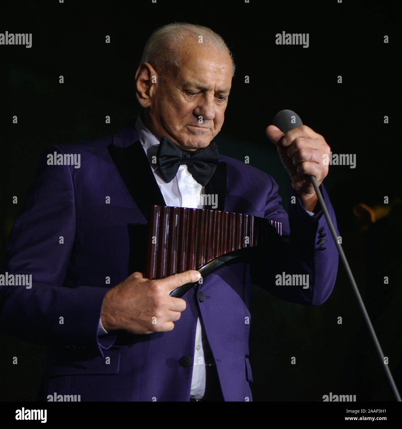 Romanian musical performance hi-res stock photography and images - Alamy