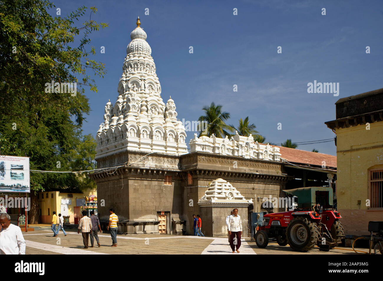 Kalasha hi-res stock photography and images - Alamy