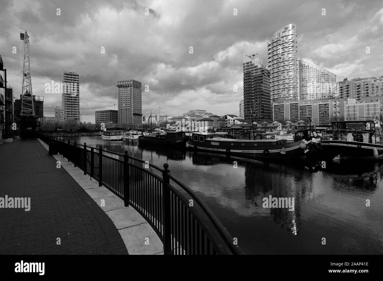 Thames docks boats Black and White Stock Photos & Images - Alamy