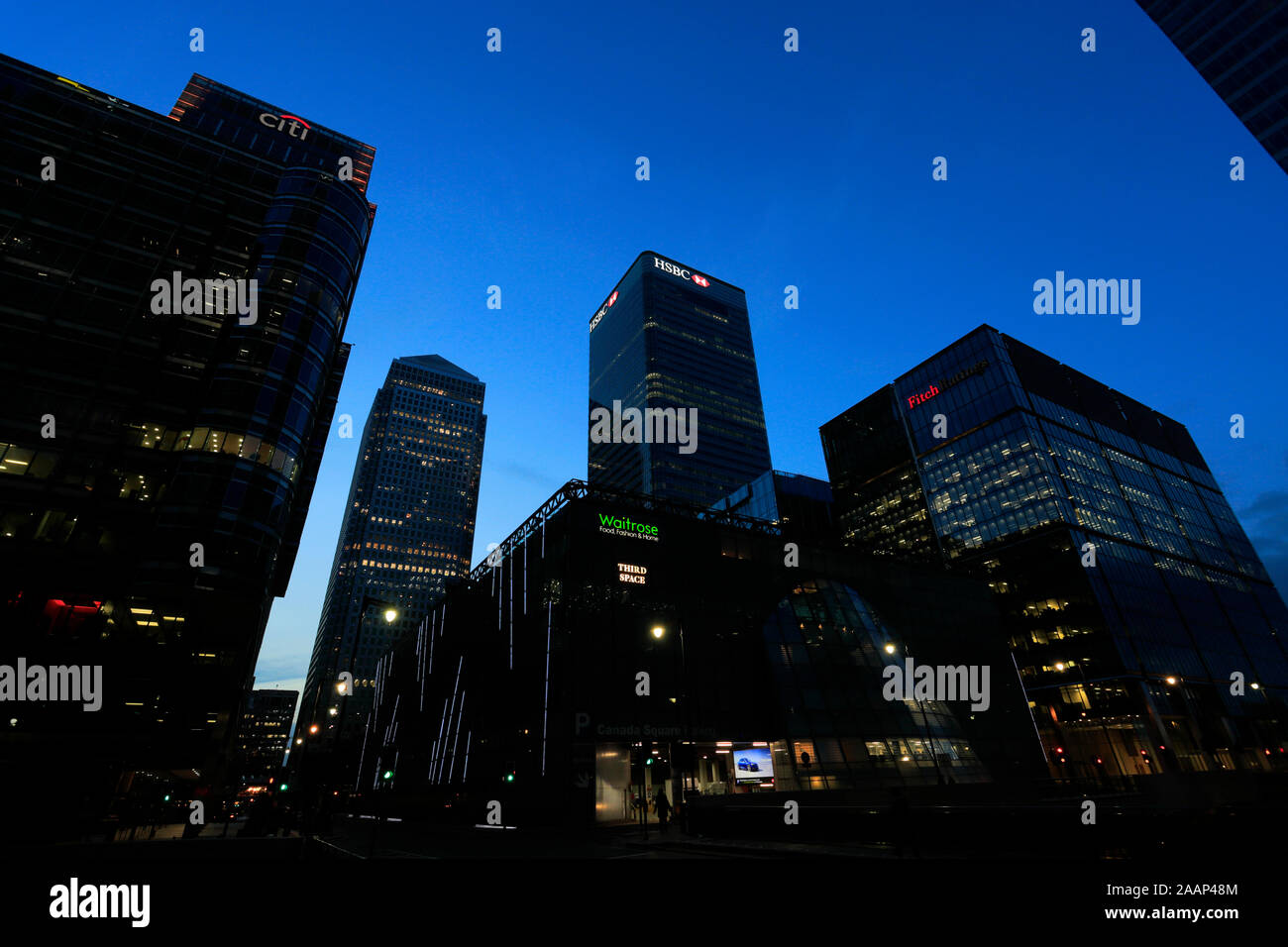 Skyscrapers in One Canada Square, Canary Wharf, Borough of Tower ...