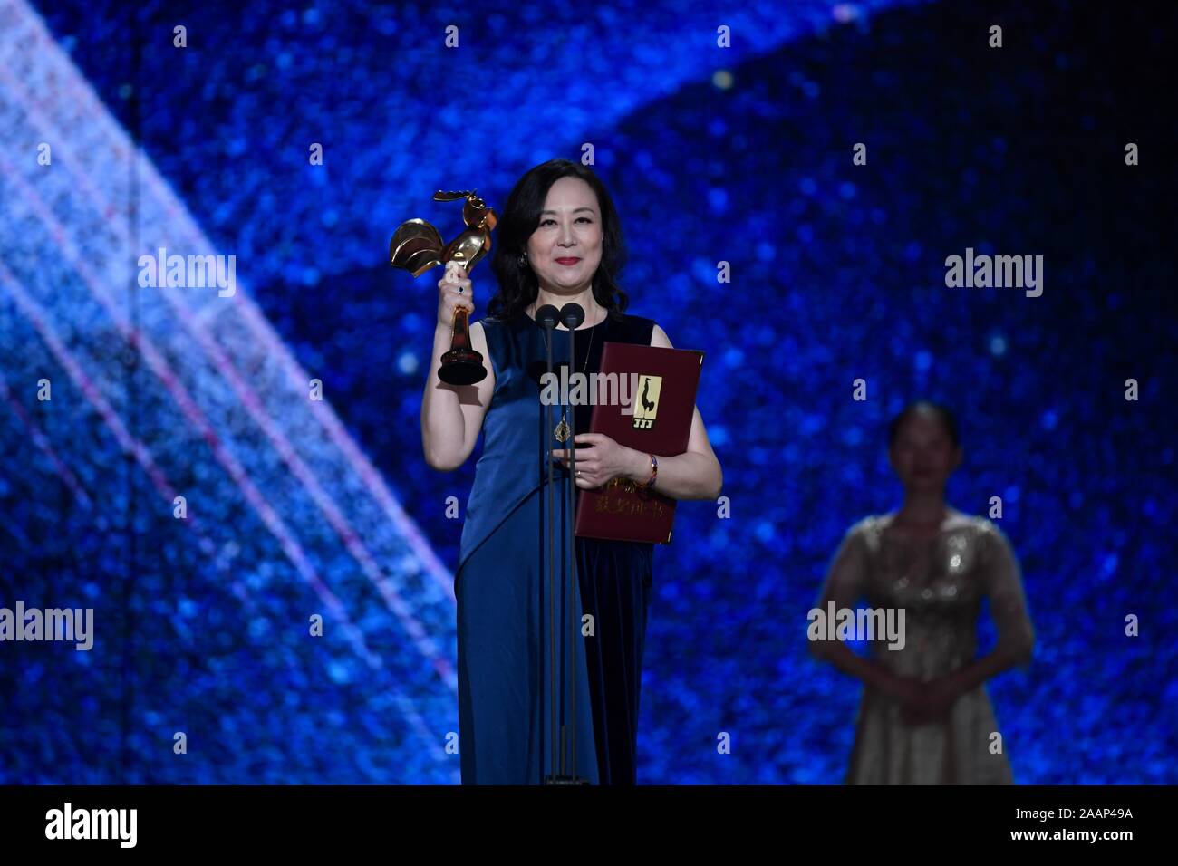 (191123) -- XIAMEN, Nov. 23, 2019 (Xinhua) -- Actress Wu Yufang wins ...