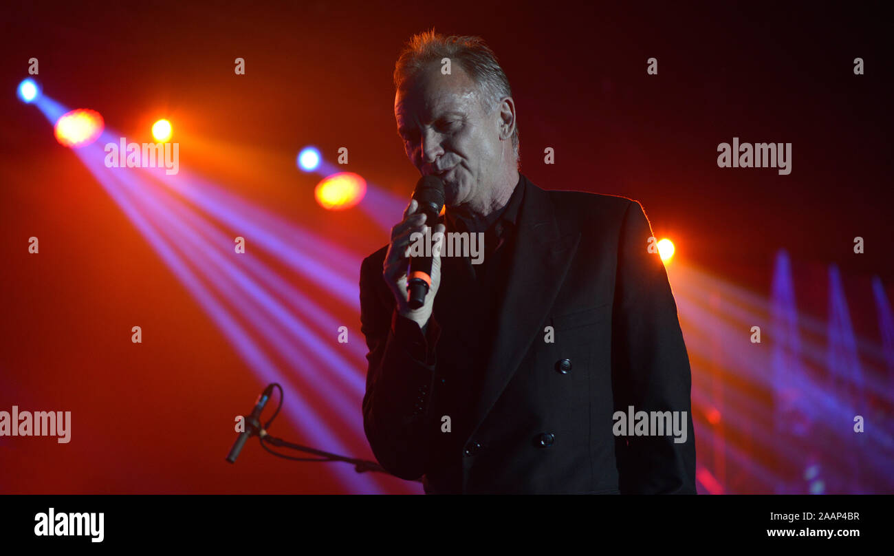 Singer sting hi-res stock photography and images - Alamy