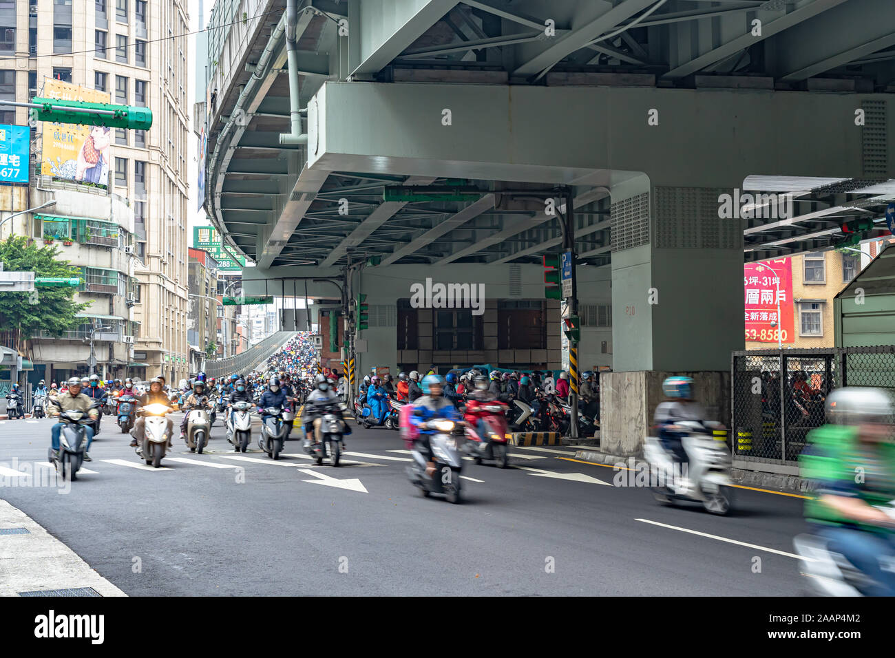 Asia taiwan taipei scooters hi-res stock photography and images - Alamy