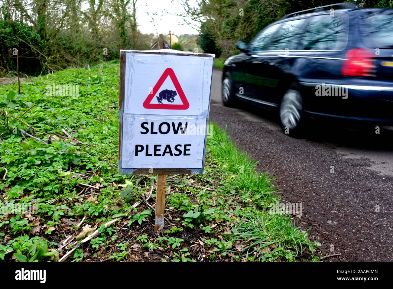 Toad crossing warning sign hi-res stock photography and images - Alamy