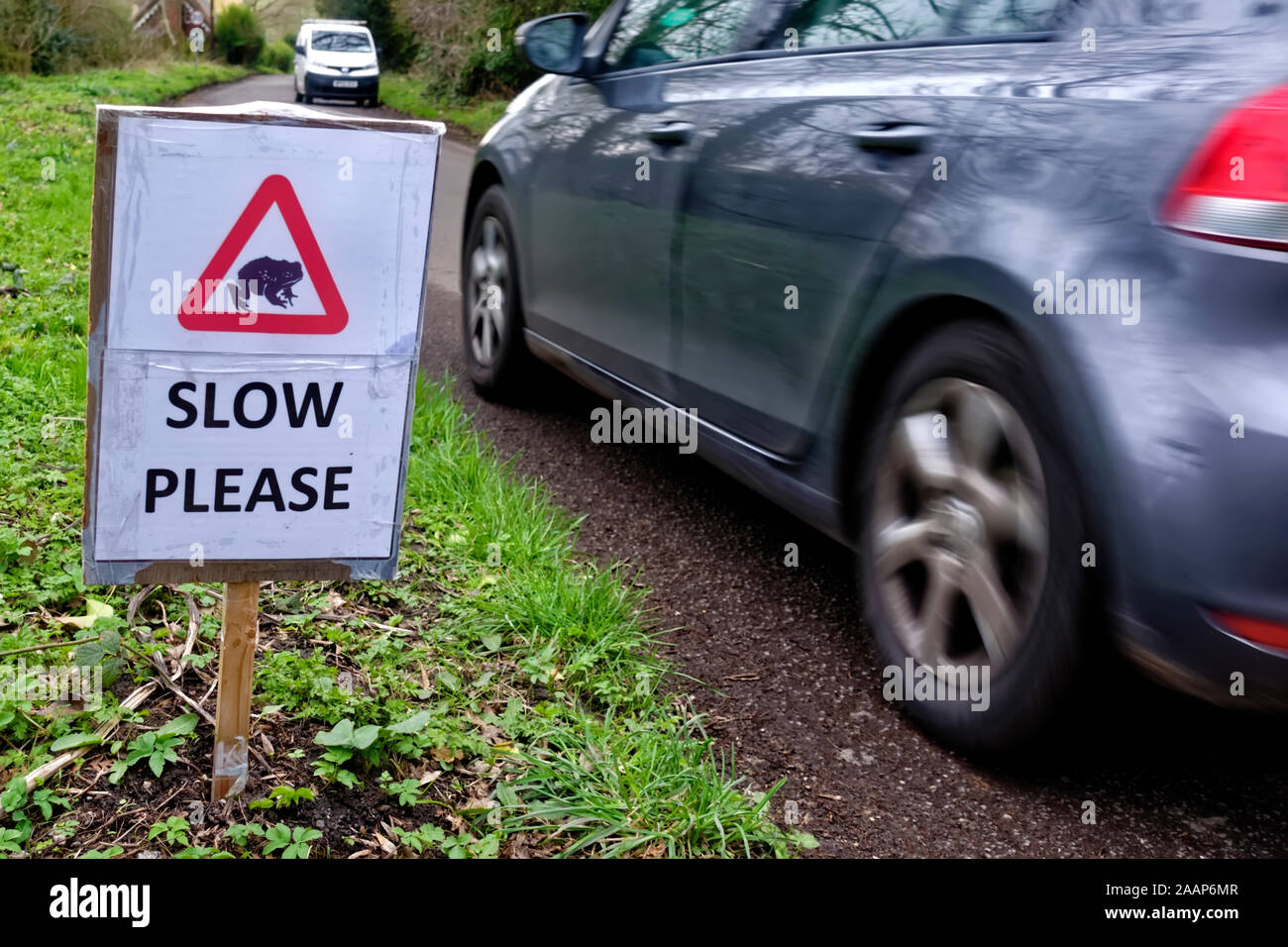Toads road sign hi-res stock photography and images - Alamy