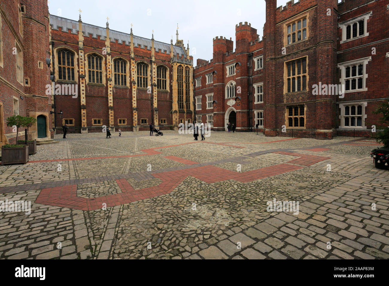 Hampton court palace clock court hi-res stock photography and images ...