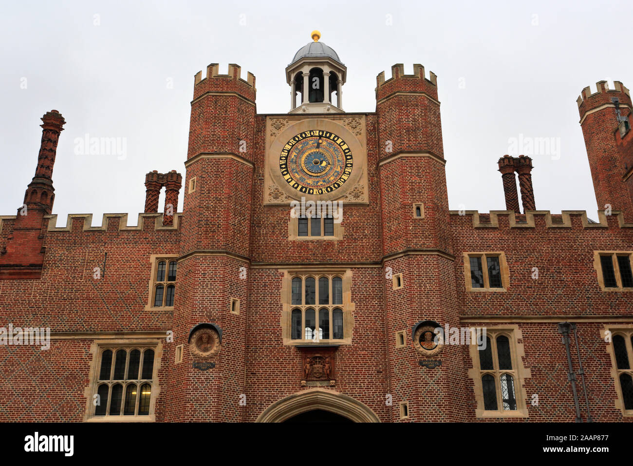 Hampton court palace clock court hi-res stock photography and images ...