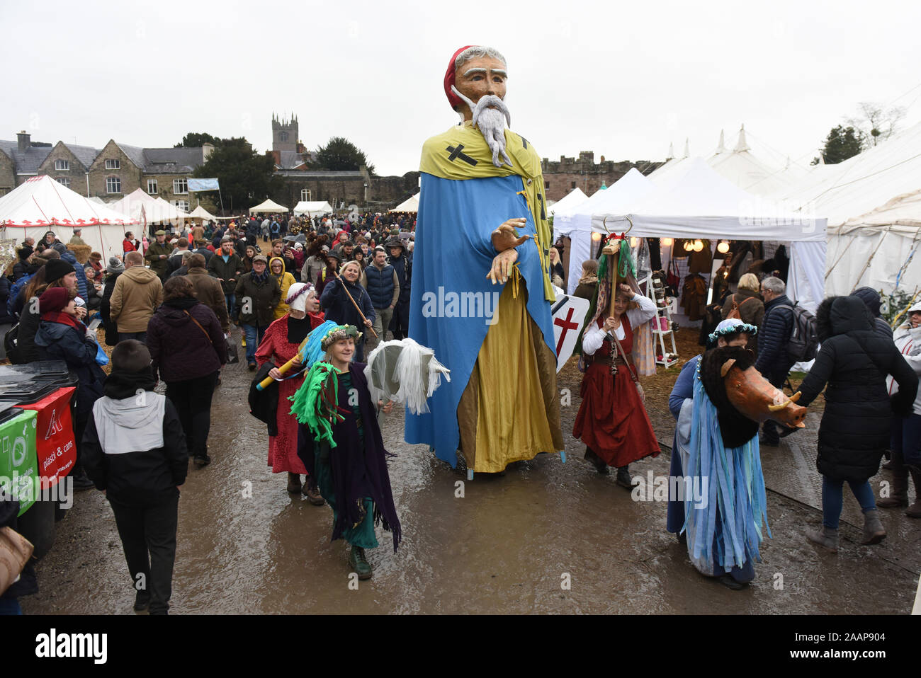 Giant dancing puppets hi-res stock photography and images - Alamy