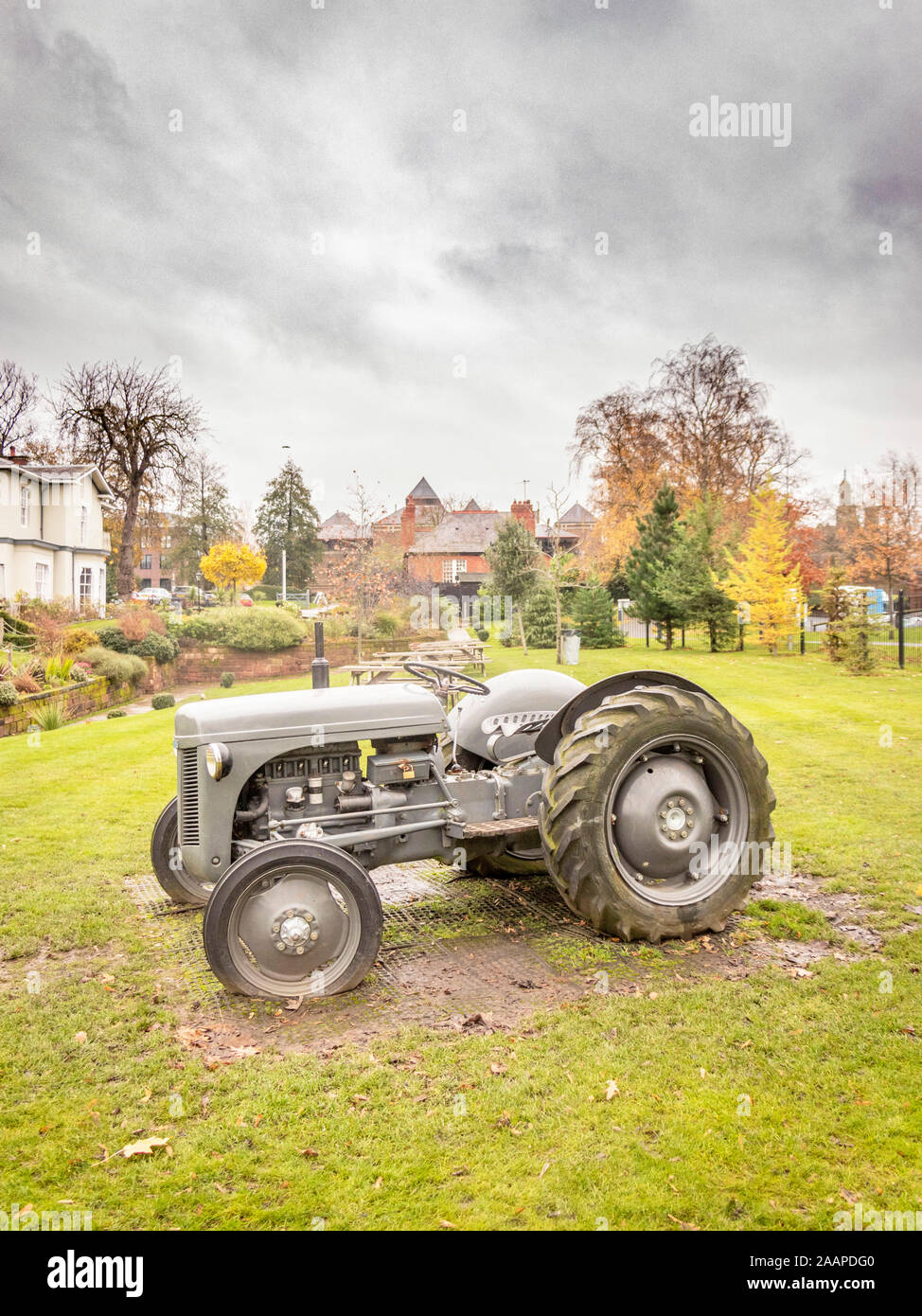 Old grey ferguson tractor hi-res stock photography and images - Alamy