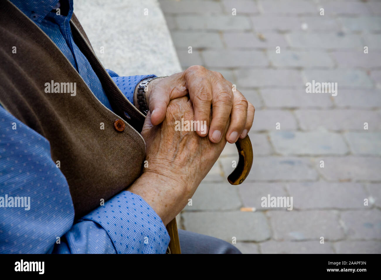 Hand old man walking stick hi-res stock photography and images - Alamy