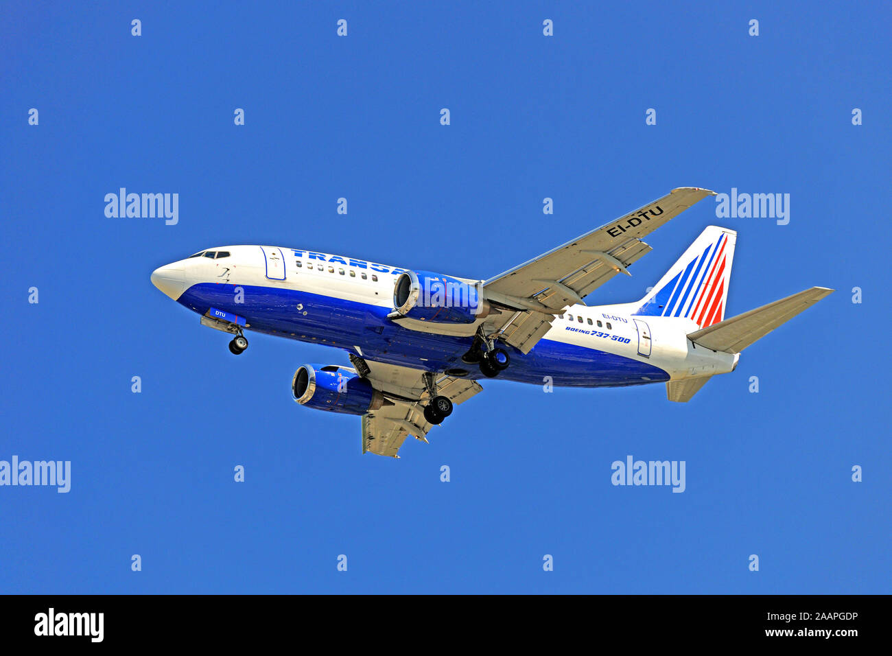 Boeing 737 500 hi-res stock photography and images - Alamy