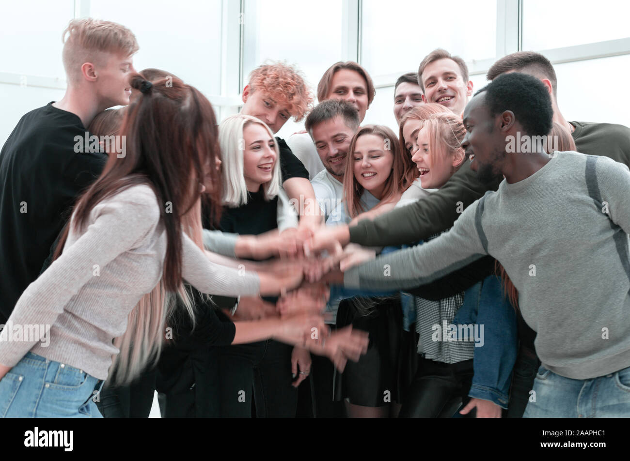 group of happy young people showing their unity Stock Photo - Alamy