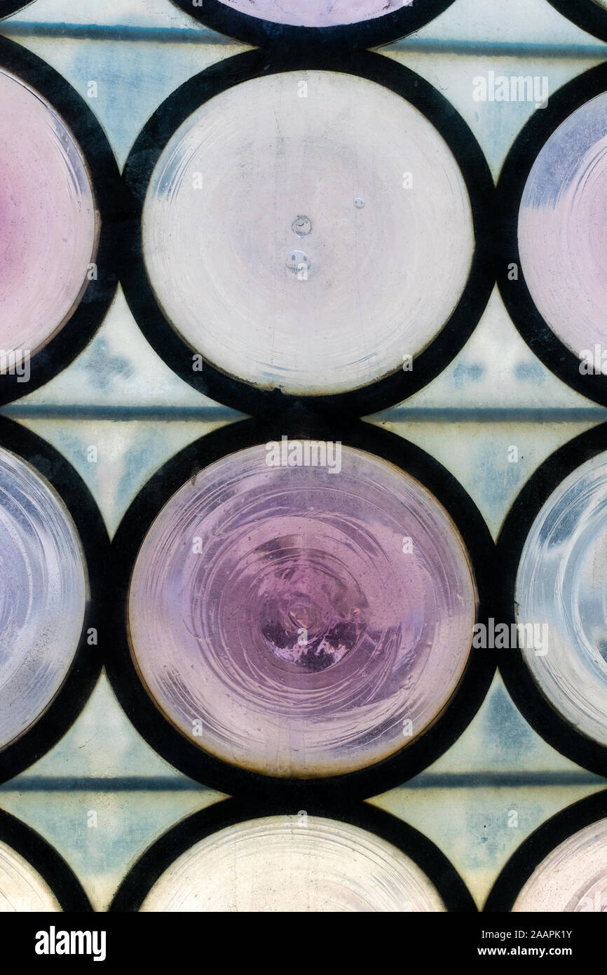 Coloured circles hi-res stock photography and images - Alamy