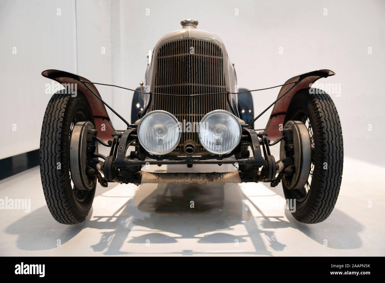 Front of an old vintage car Stock Photo - Alamy