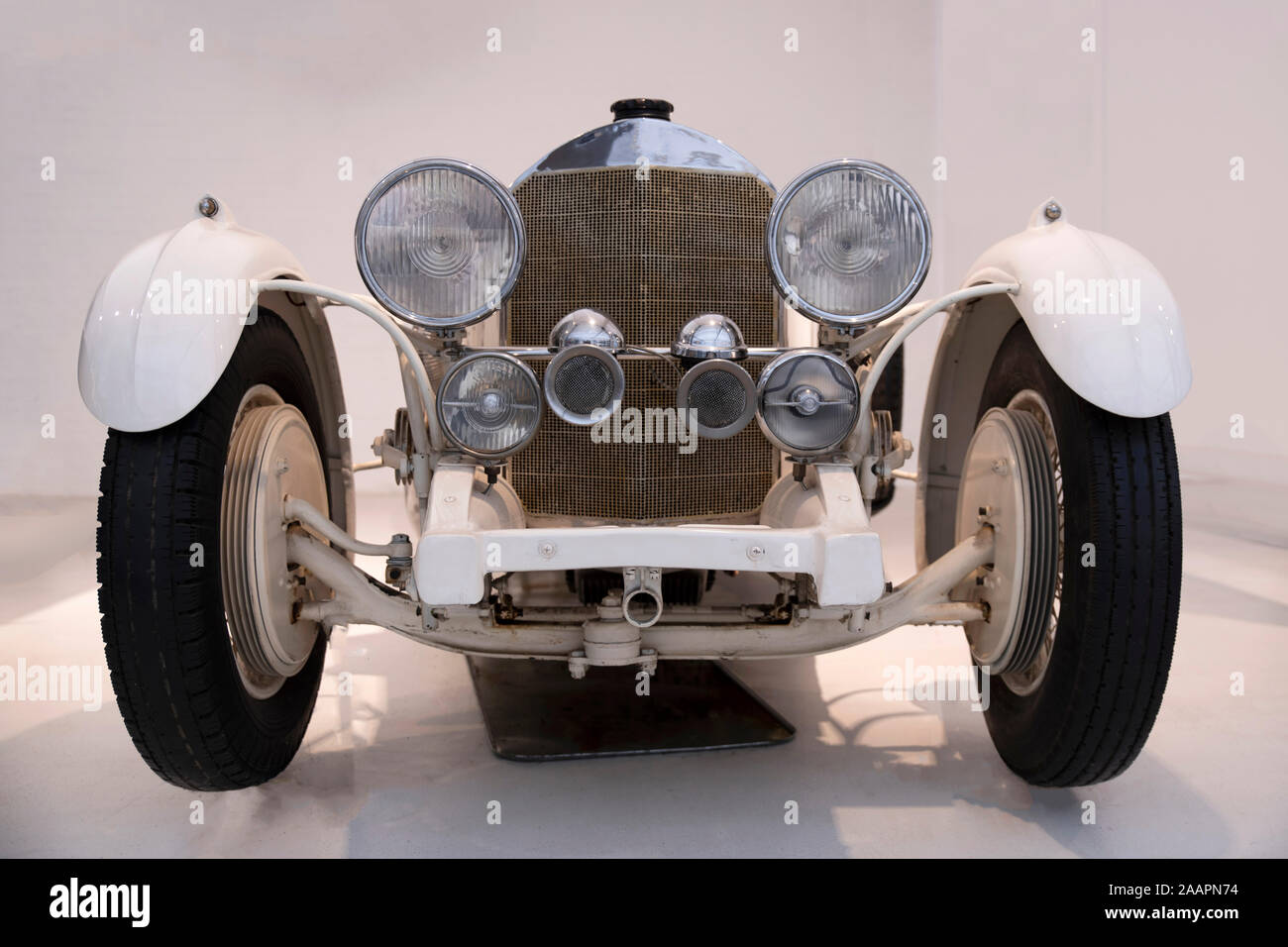 Front of an old vintage car Stock Photo - Alamy