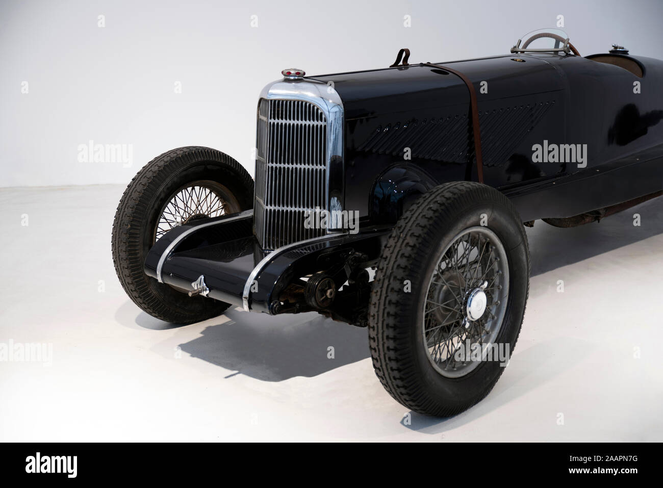 Front of an old vintage car Stock Photo - Alamy