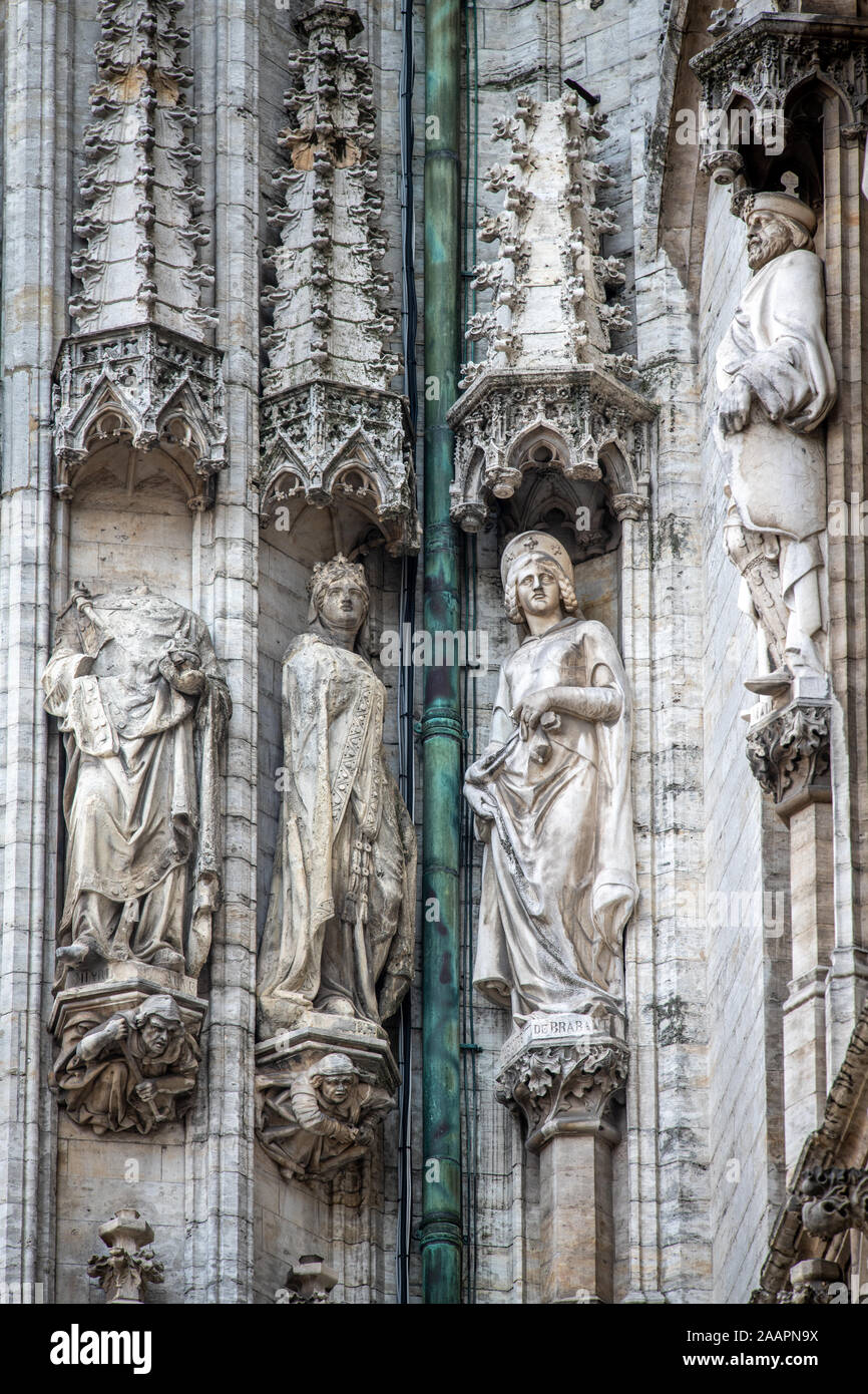Gothic style statues on the facade of buildings in the Grand Place ...
