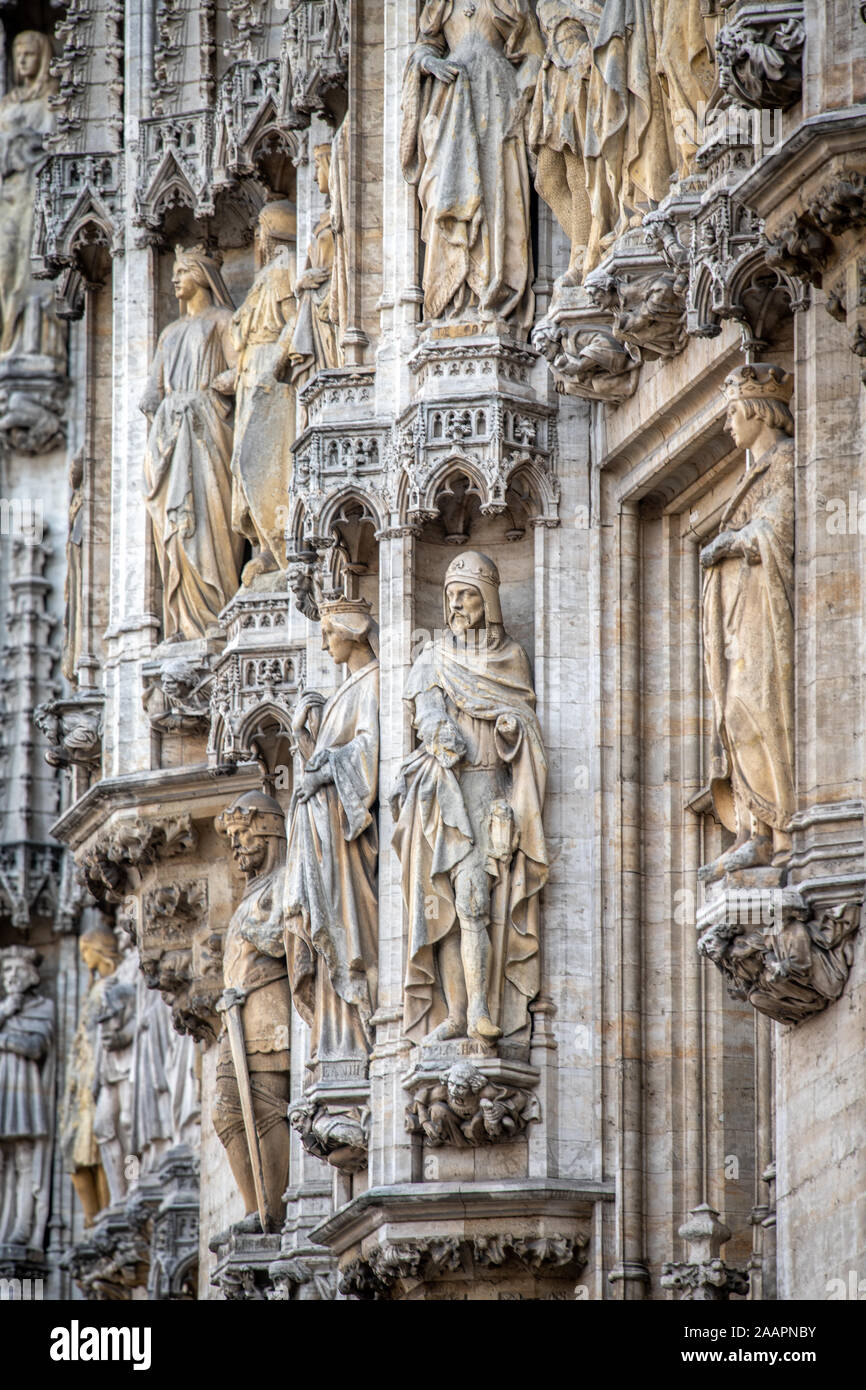 Gothic style statues on the facade of buildings in the Grand Place ...