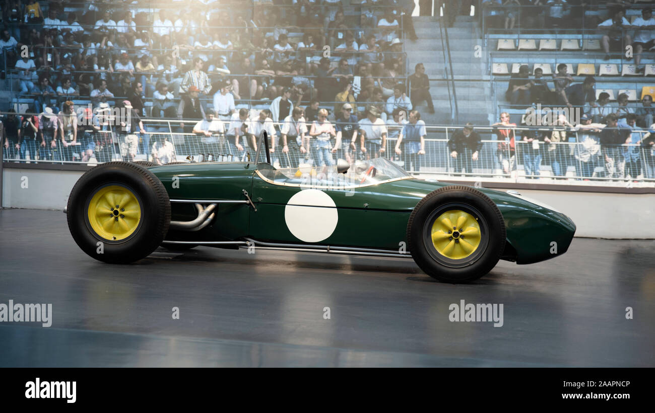 Front of an old vintage car Stock Photo - Alamy