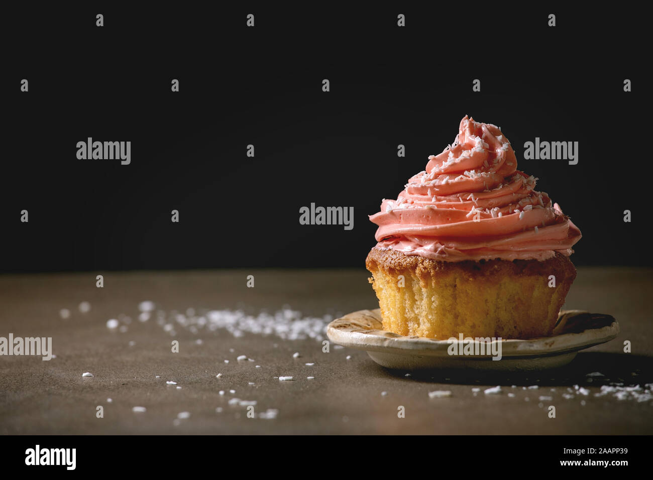 Homemade cupcake with buttercream Stock Photo - Alamy