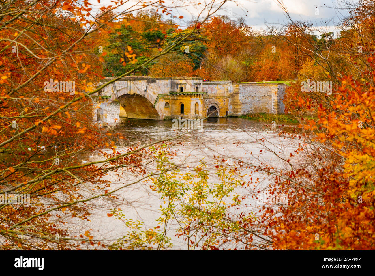 Blenheim Palace, Vanbrugh's Grand Bridge over the River Glyme ...