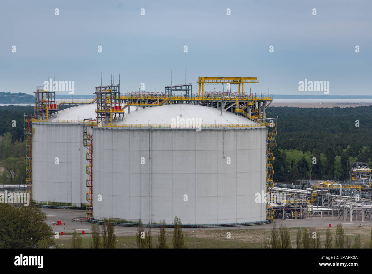 Oil refinery spherical storage tanks hi-res stock photography and ...