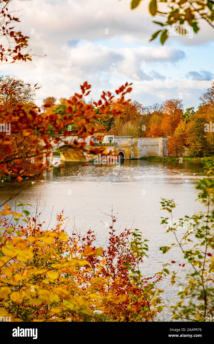 Blenheim Palace, Vanbrugh's Grand Bridge over the River Glyme ...