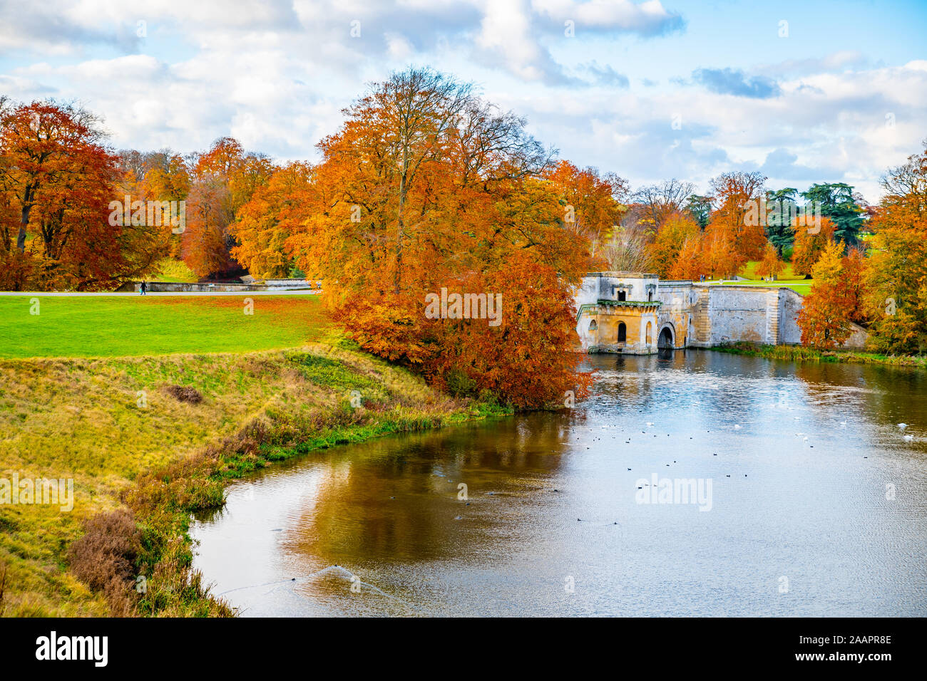 Blenheim Palace, Vanbrugh's Grand Bridge over the River Glyme ...