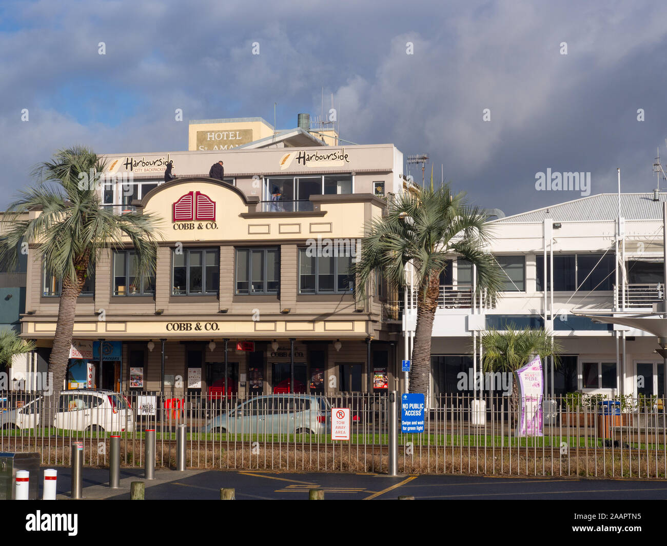 Cobb and co hi-res stock photography and images - Alamy