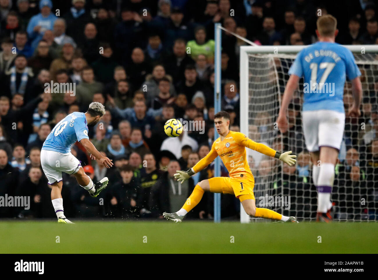 Shot hit crossbar hi-res stock photography and images - Alamy
