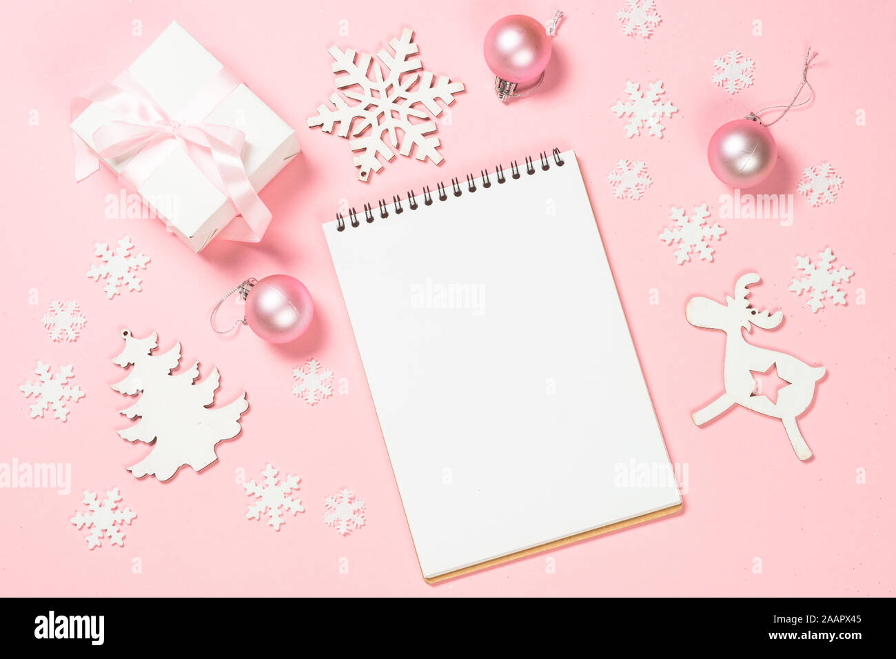 Christmas goals, plans, resolution on pink Stock Photo - Alamy