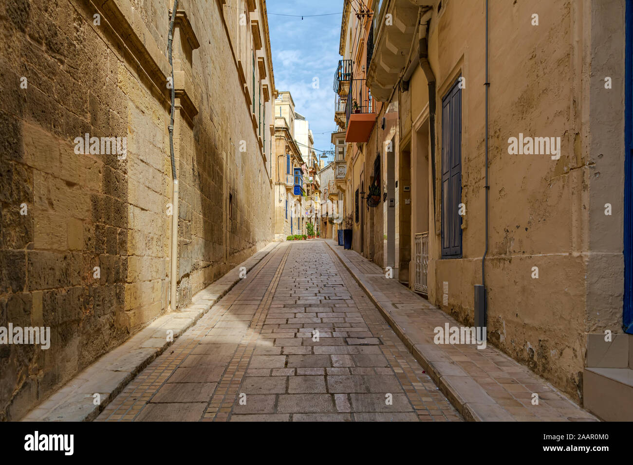 Shady street hi-res stock photography and images - Alamy