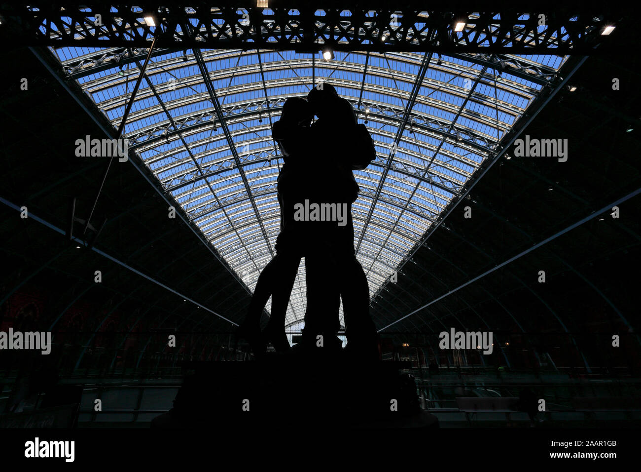 Paul Day's Meeting Place statue, known as the Lovers, St. Pancras ...
