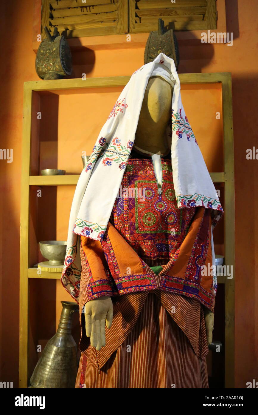 Traditional costume from Jerusalem, Jordan Museum of Popular Traditions ...