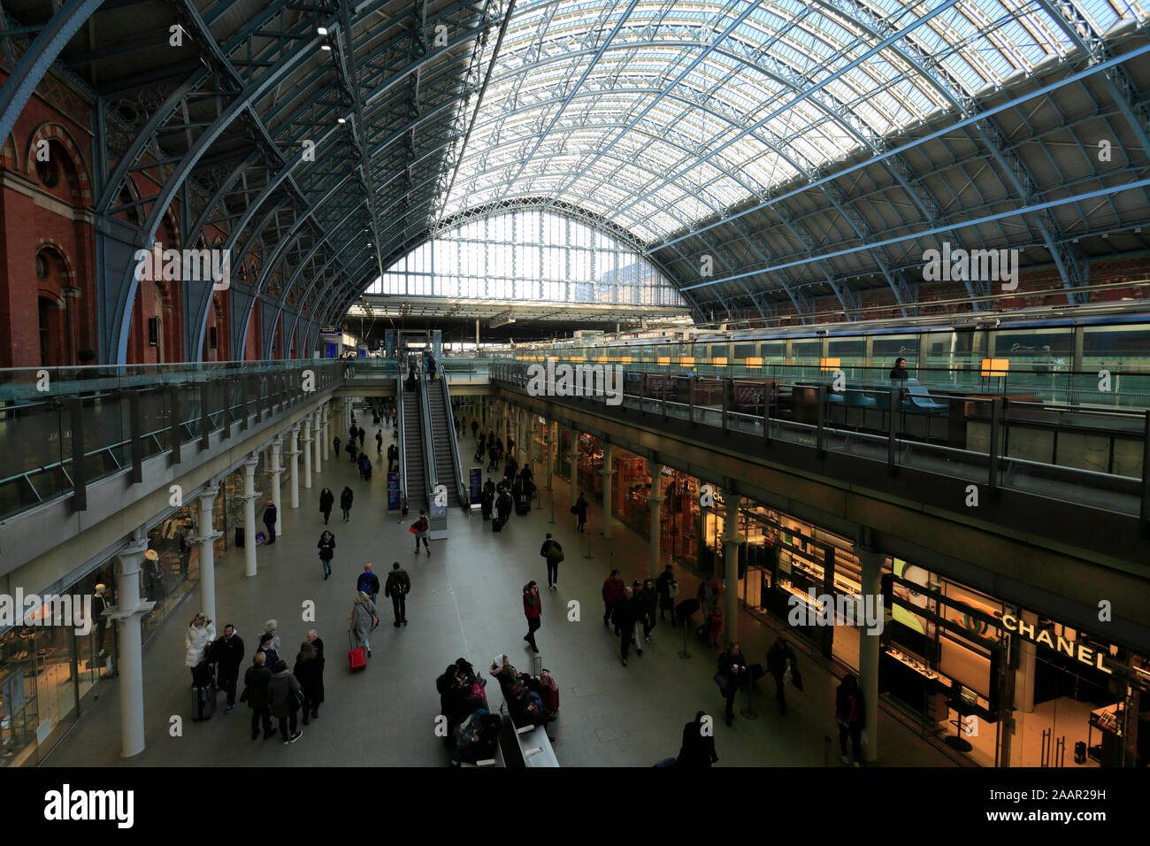 Famous historic london british english international railway stations ...
