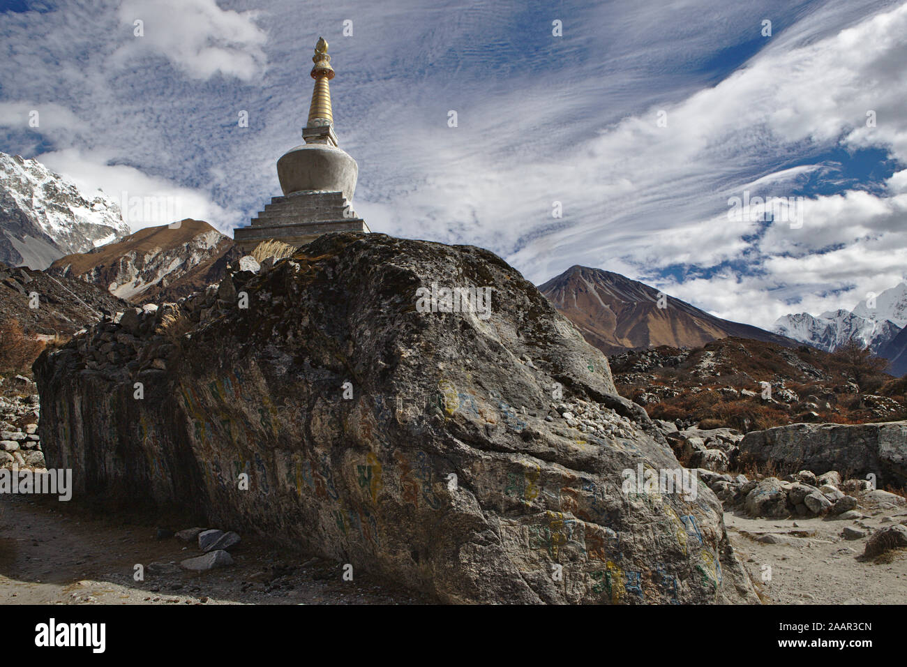 buddhist stupa in the himalayan mountains Stock Photo - Alamy