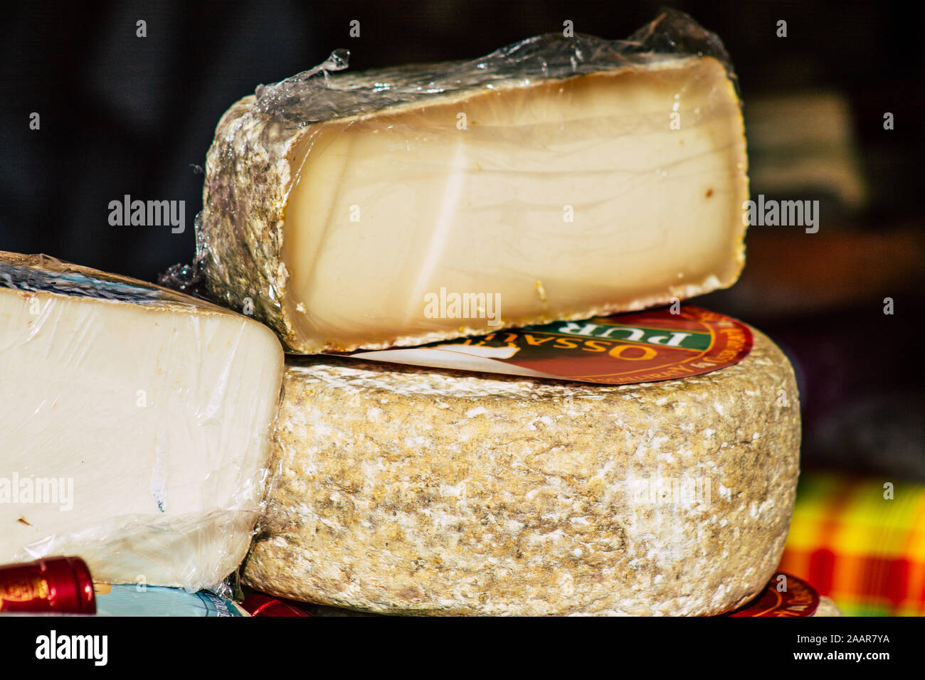 France market cheese tourists hi-res stock photography and images - Alamy