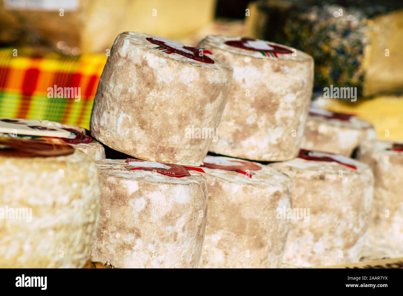 France market cheese tourists hi-res stock photography and images - Alamy