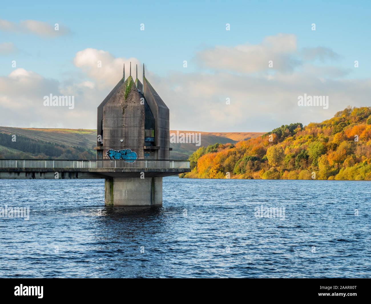 Scammonden dam hi-res stock photography and images - Alamy