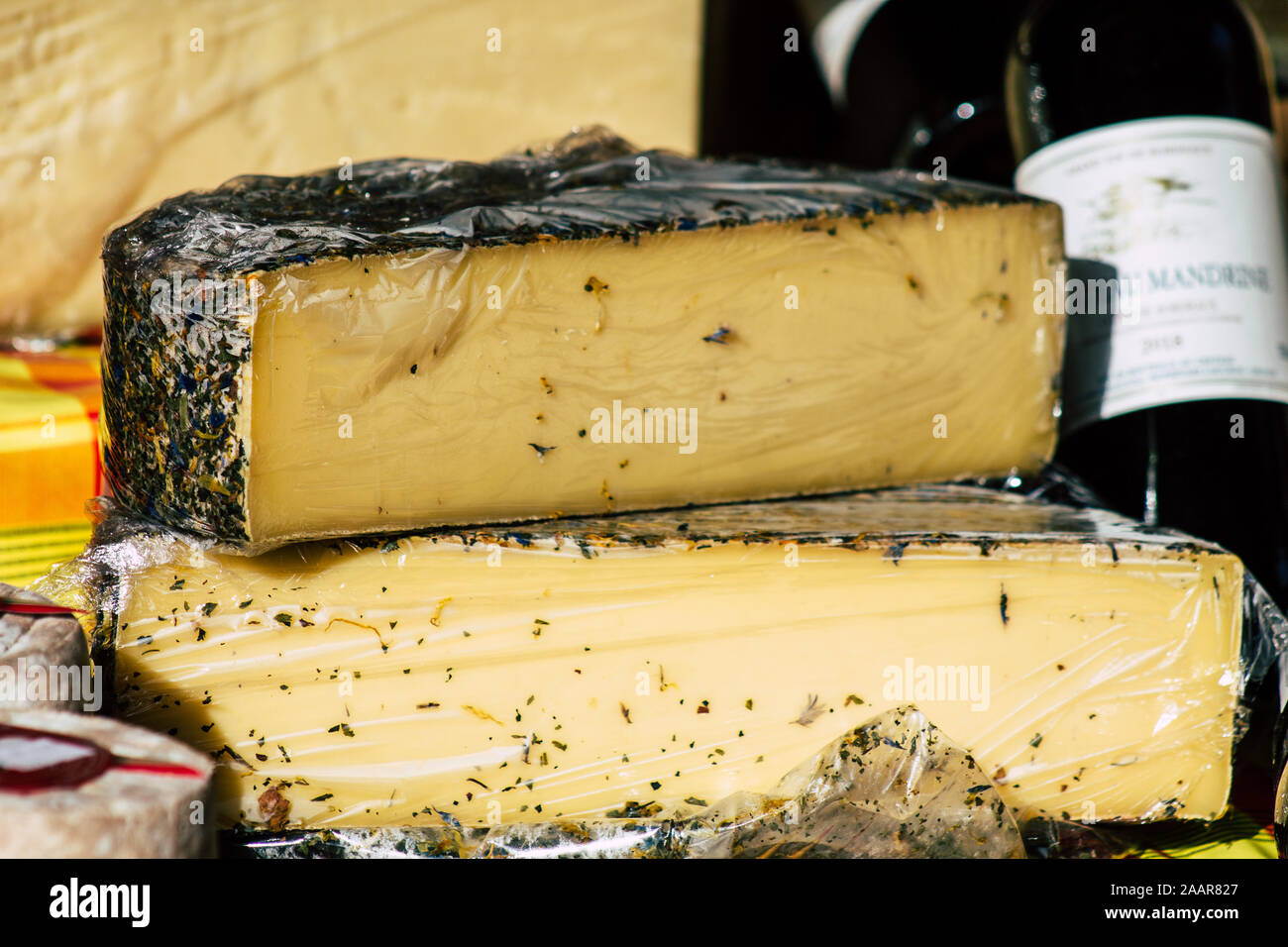 France market cheese tourists hi-res stock photography and images - Alamy