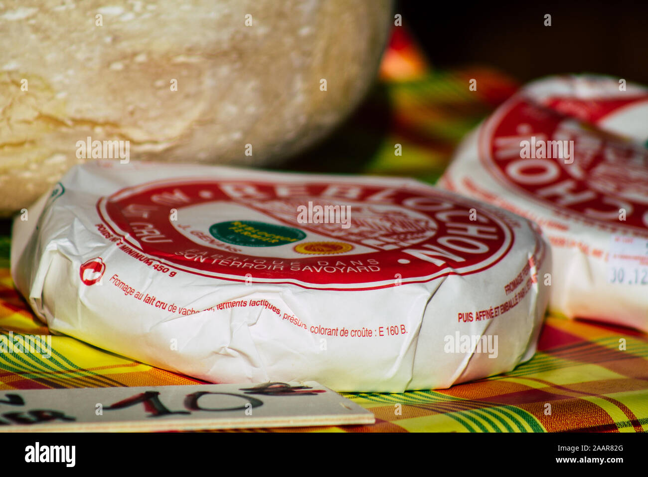 France market cheese tourists hi-res stock photography and images - Alamy