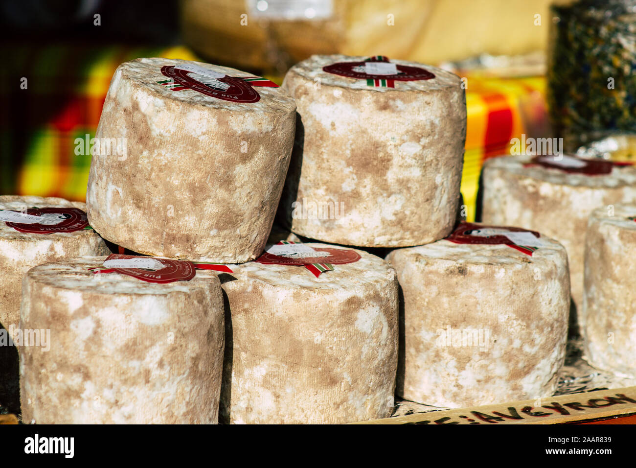 France market cheese tourists hi-res stock photography and images - Alamy