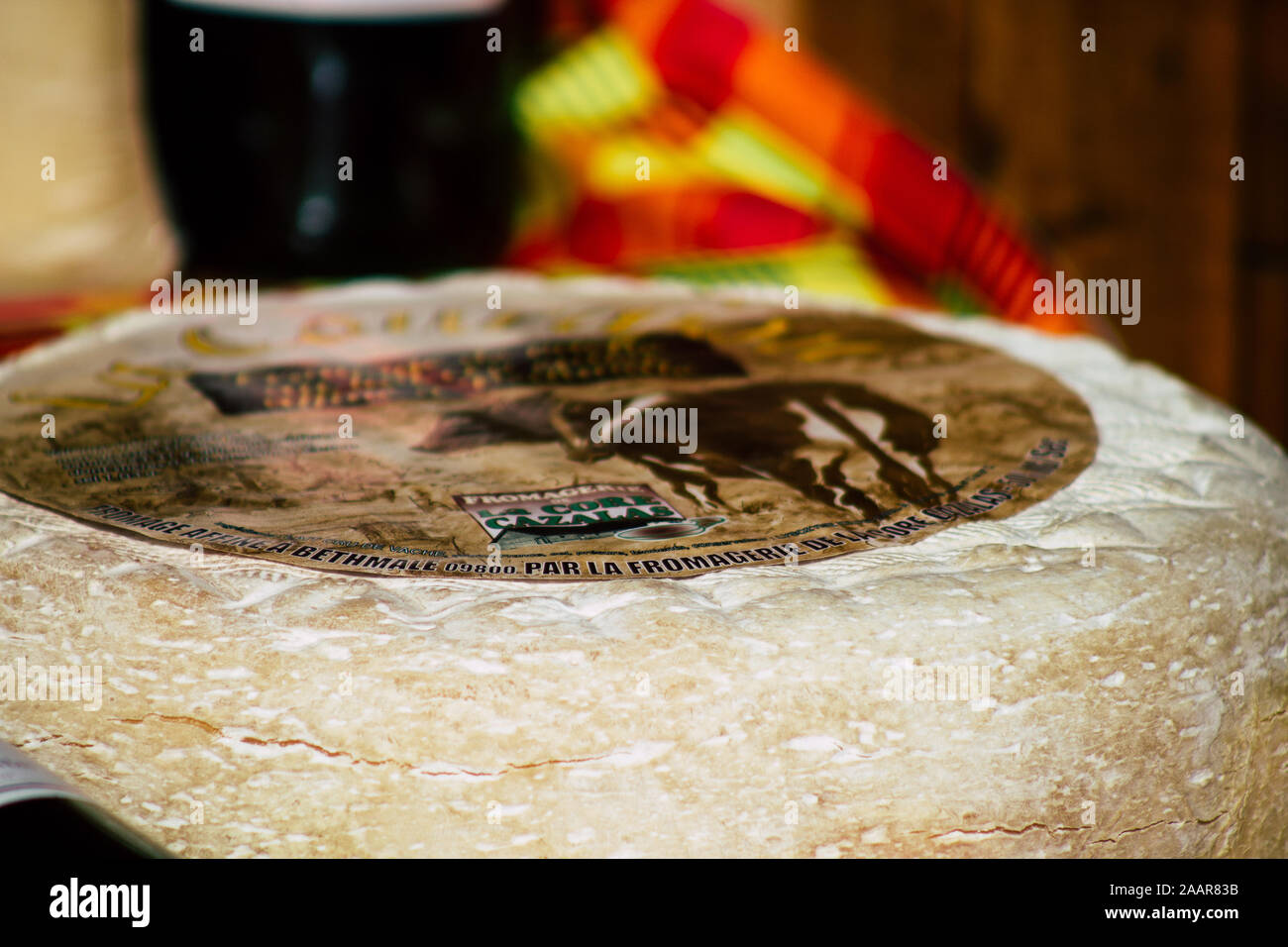France market cheese tourists hi-res stock photography and images - Alamy