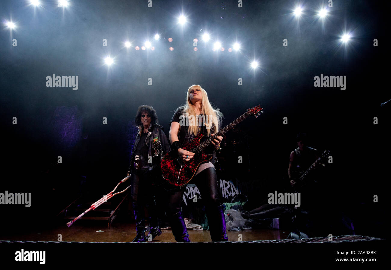 Orianthi Panagaris Alice Cooper