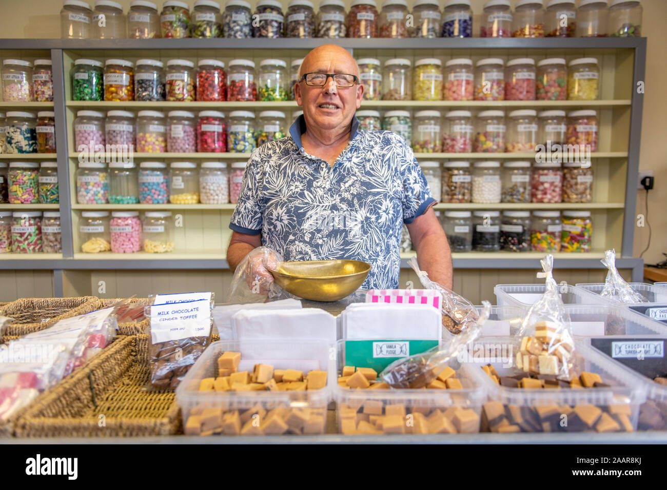 Selling sweets hi-res stock photography and images - Alamy
