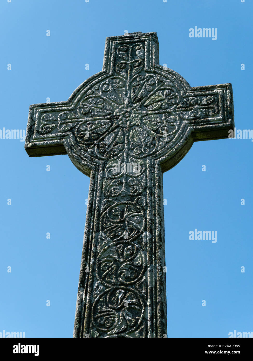 Ancient stone celtic cross hi-res stock photography and images - Alamy