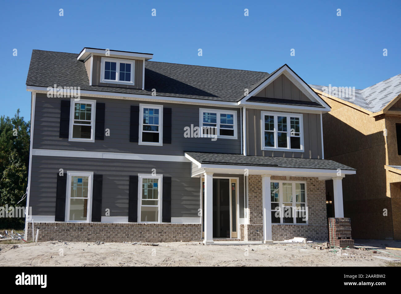 Two story home garage hi-res stock photography and images - Alamy