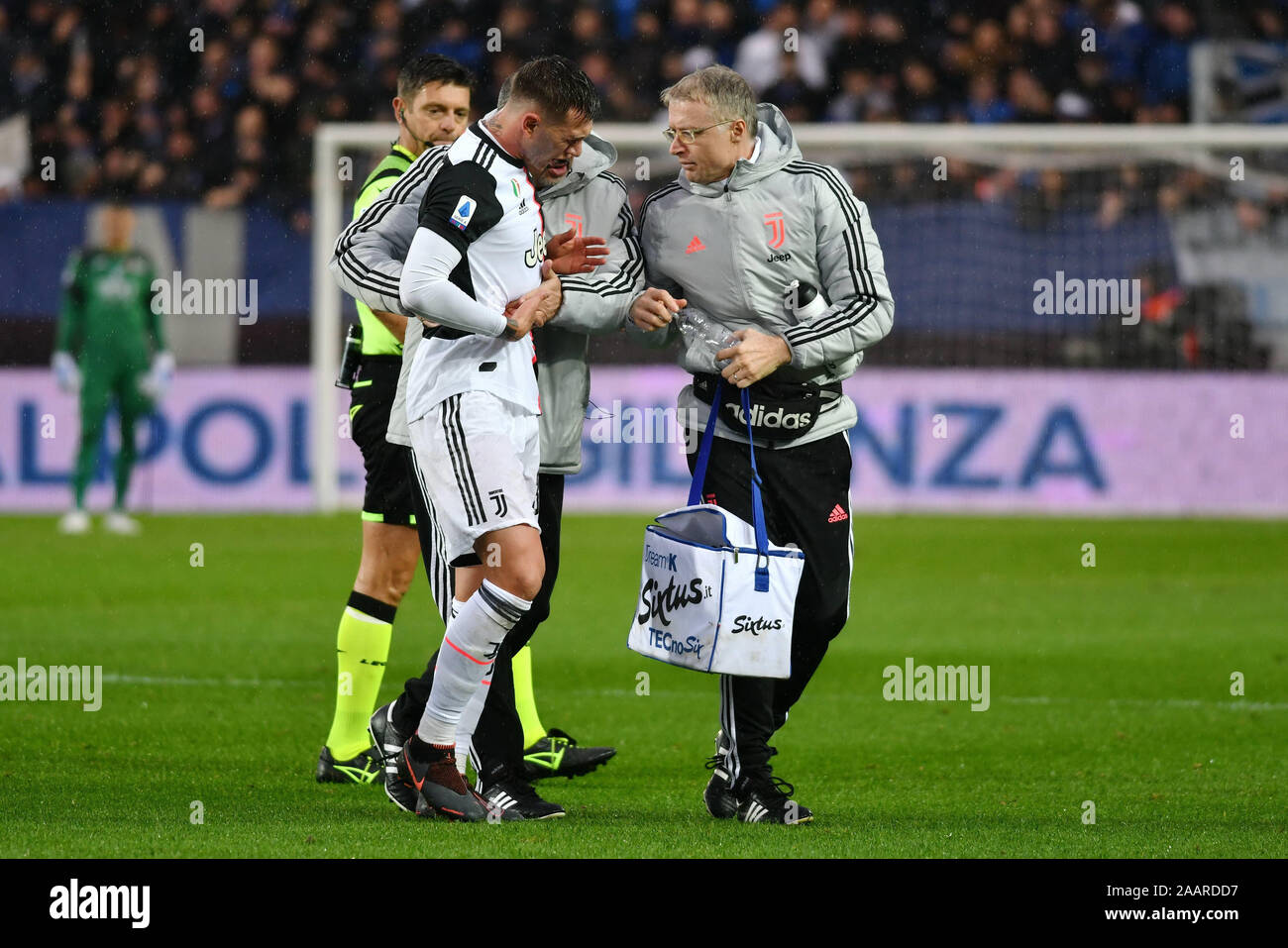 Infortunio bernardeschi juventus hi-res stock photography and images ...